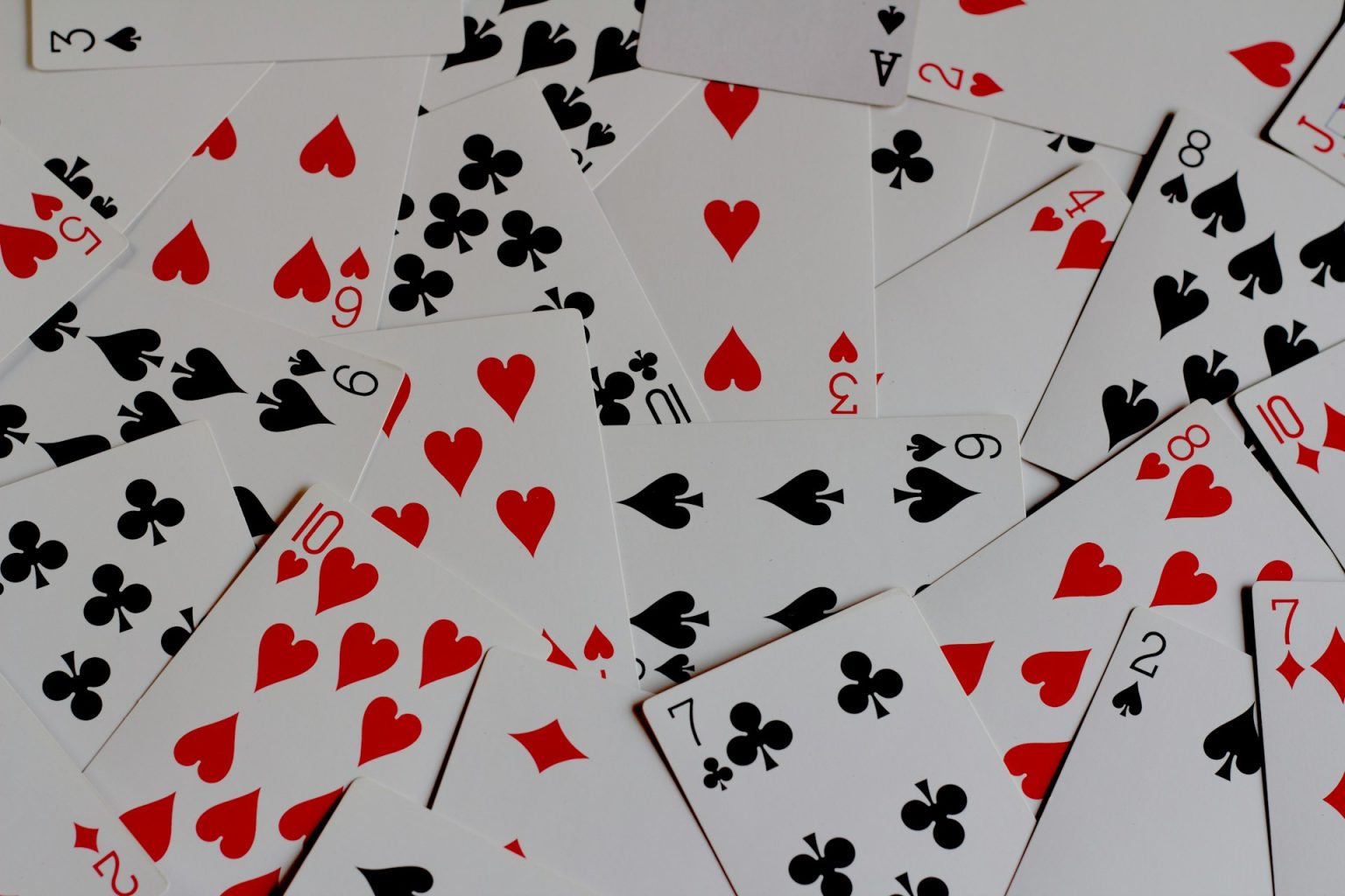 How Many Red Cards Are There in a Deck of Cards? - Play Cards Online